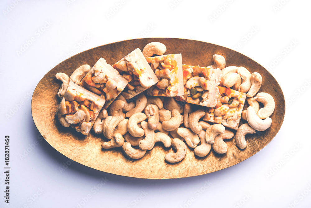 Foto de Kaju Katli or Kaju Burfi is an Indian Dessert made using dry ...