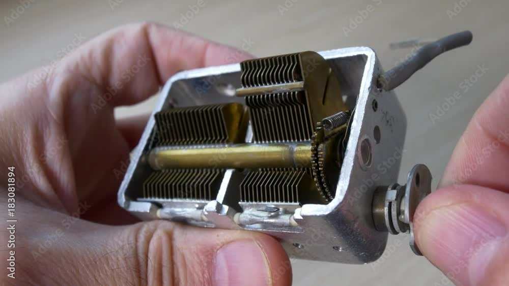 Double gang air variable capacitor with reduction gear. Variable ...