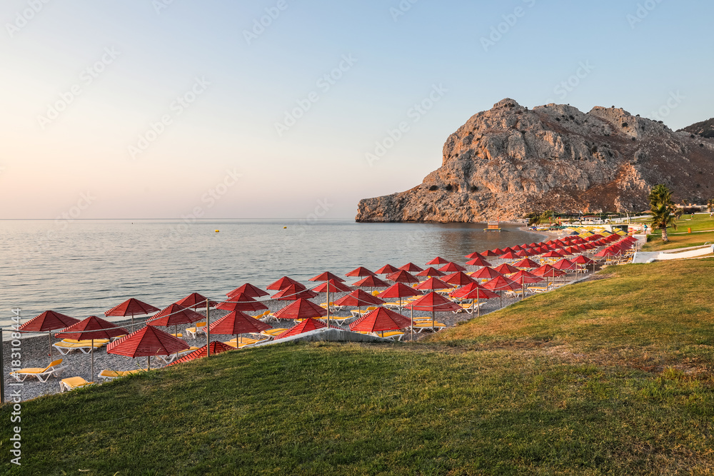 Foto de The main beach of Kolymbia, a sun-soaked resort in an idyllic ...