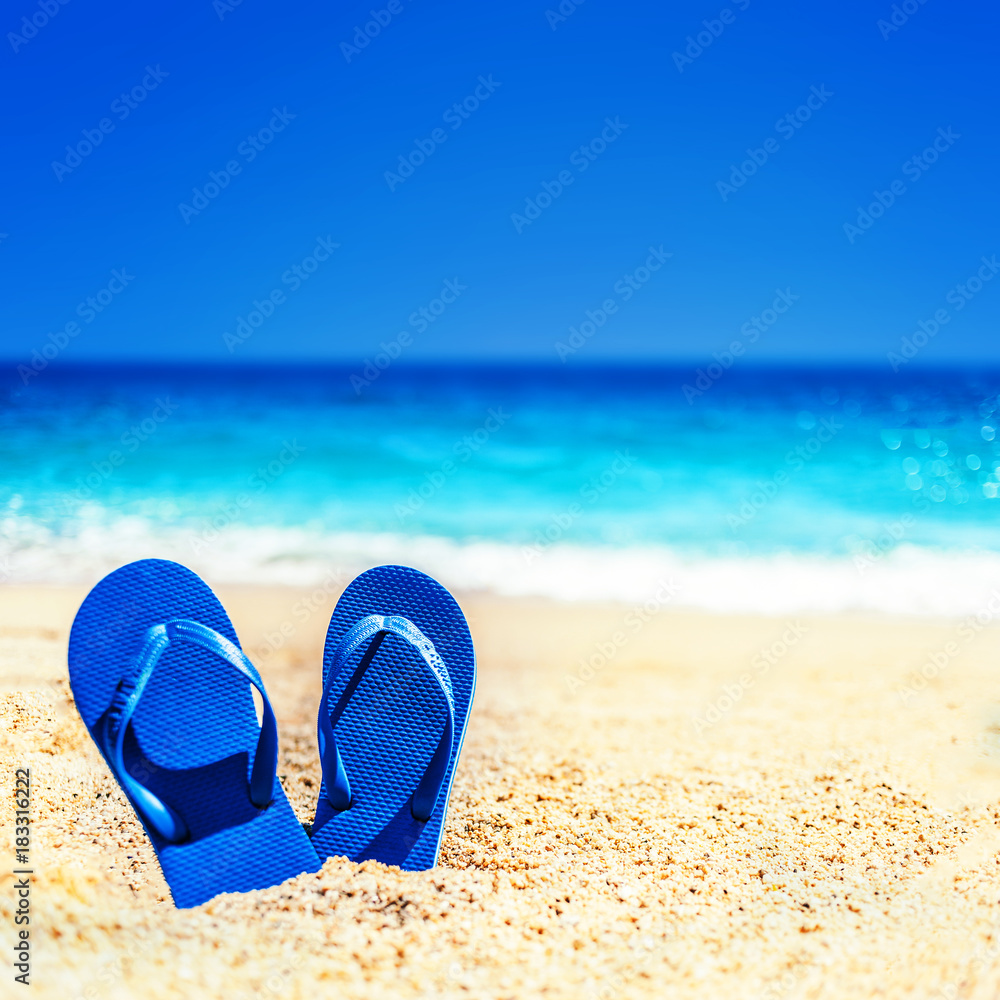 Summer holiday beach background with flip flops on a tropical beach ...