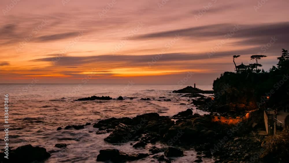 Looking at the Uisangdae Pavilion at Yangyang Naksansa in Gangwon-do ...