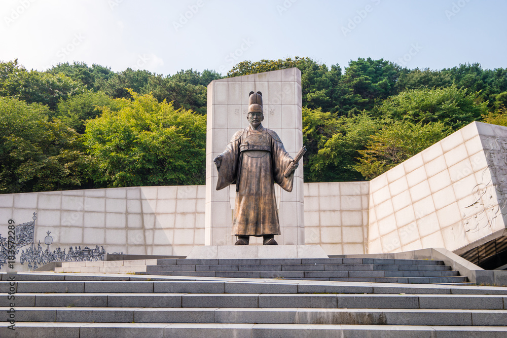 Suwon, South Korea - Statue of King Jeongjo in Hwaseong Fortress, Korea ...