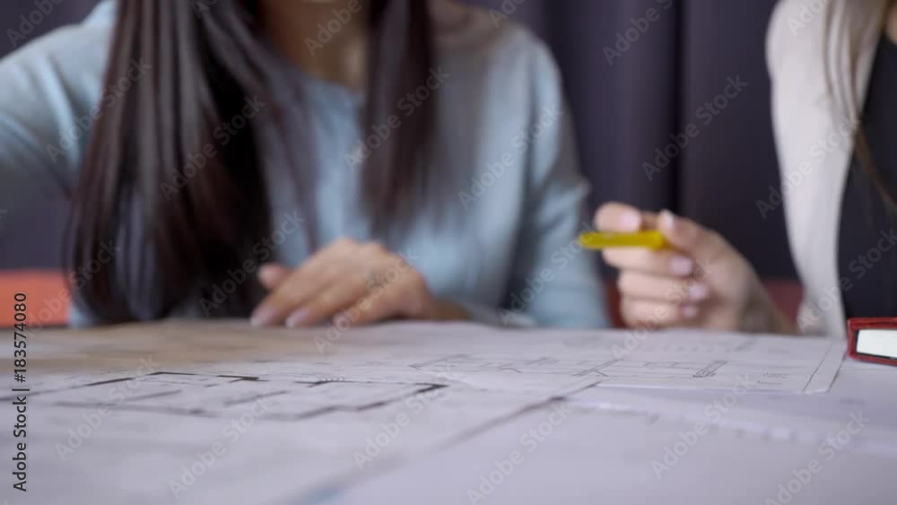 Vidéo Stock Close-up of two women with pen discussing an interior ...