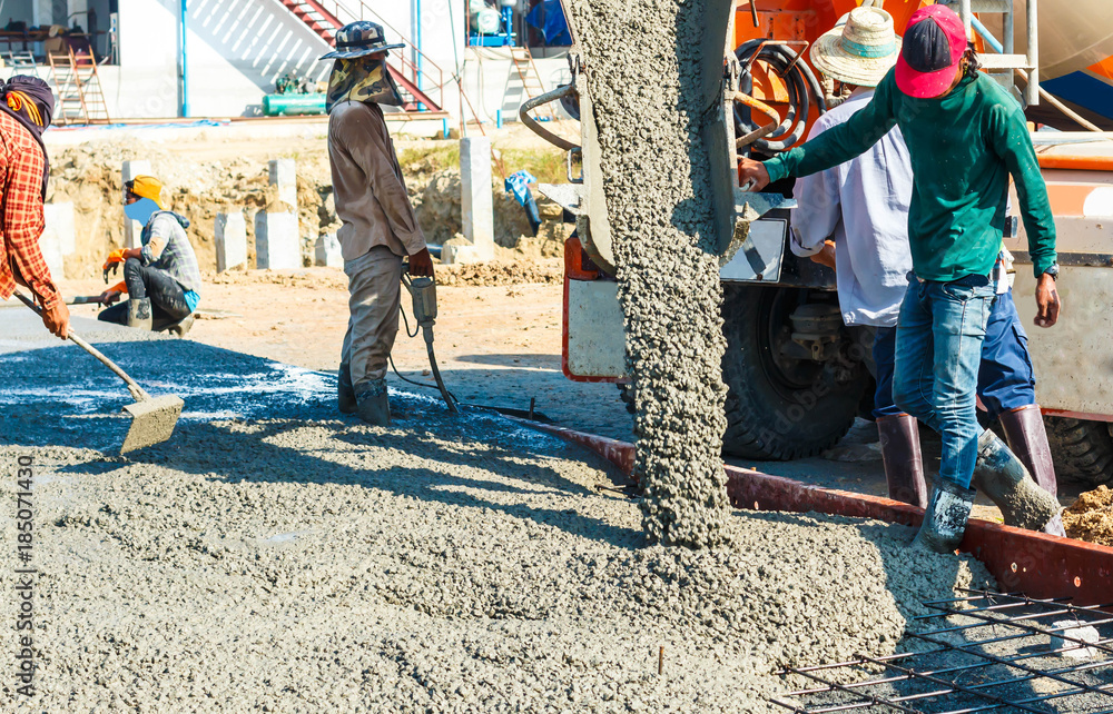 concreting work: construction site worker during concrete Stock Photo ...