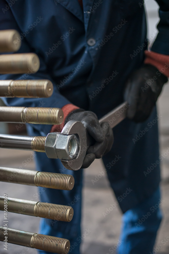Mechanic screws big bolt with large and heavy wrench key foto de Stock ...