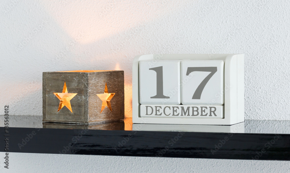 White block calendar present date 17 and month December Stock-Foto ...