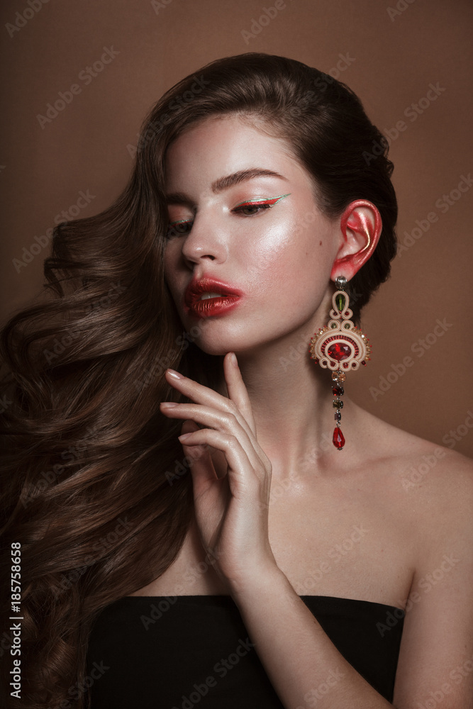 High Fashion Beauty Model Girl en face view with long curly curve ...