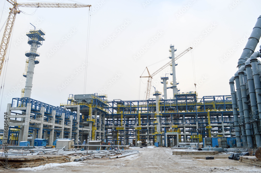 Construction of a new oil refinery, petrochemical plant with the help ...