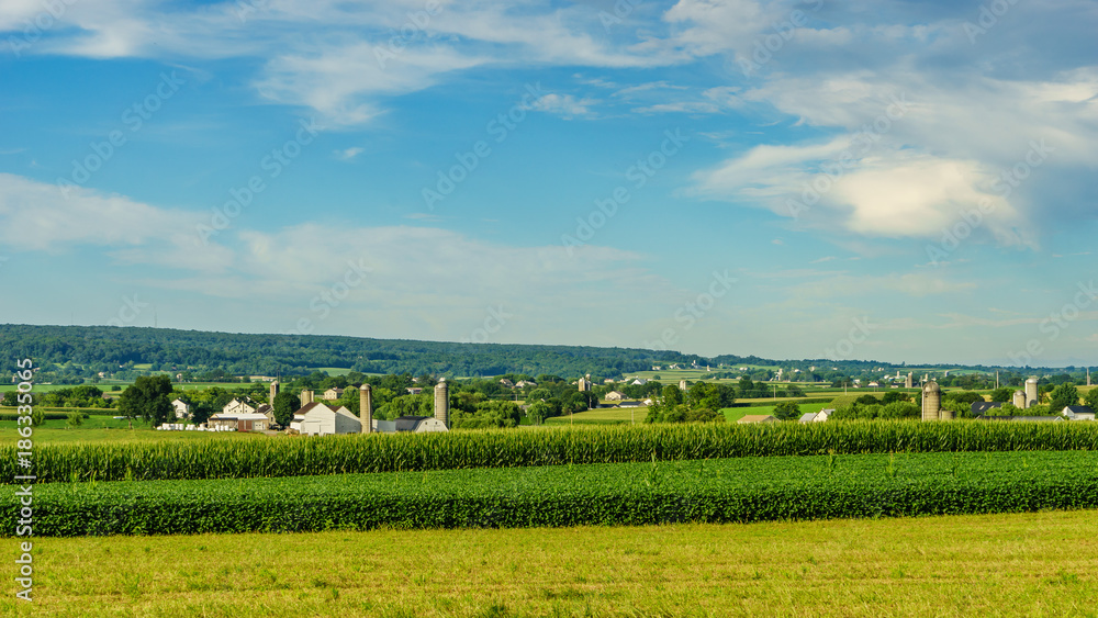 Amish country farm barn field agriculture in Lancaster, PA Stock Photo ...