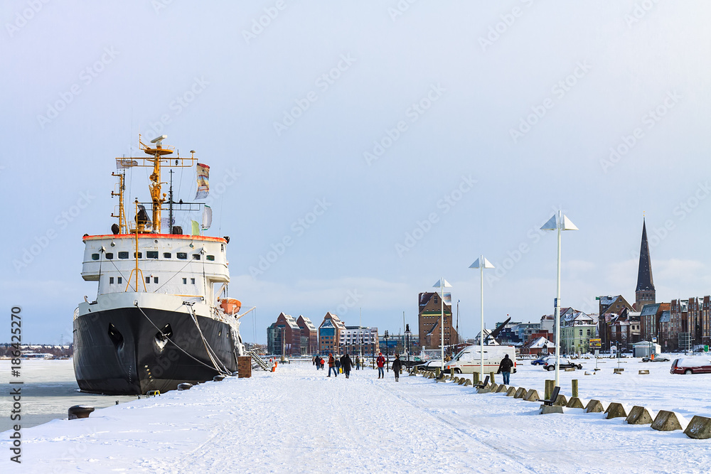 Ein Schiff im Stadthafen von Rostock Stock Photo | Adobe Stock