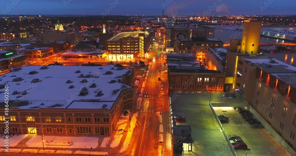 Vidéo Stock Winter nighttime (twilight) view of Green Bay Wisconsin ...