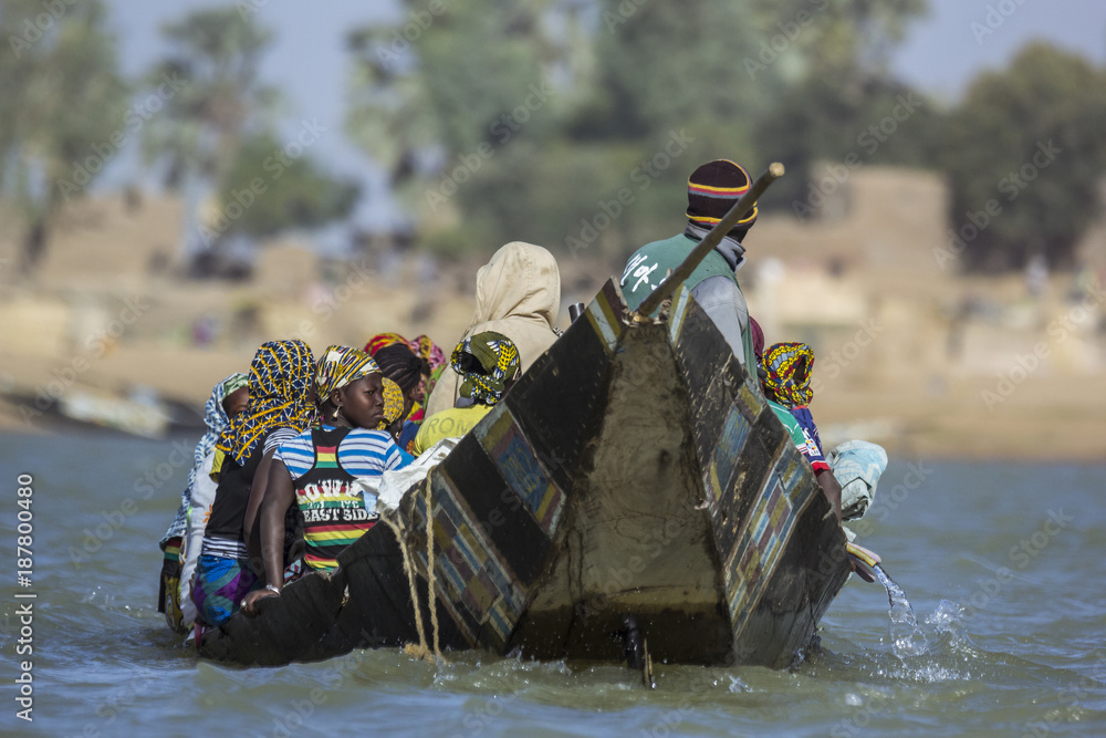 The ferry across the Bani river on route to the Monday market at Djenne ...