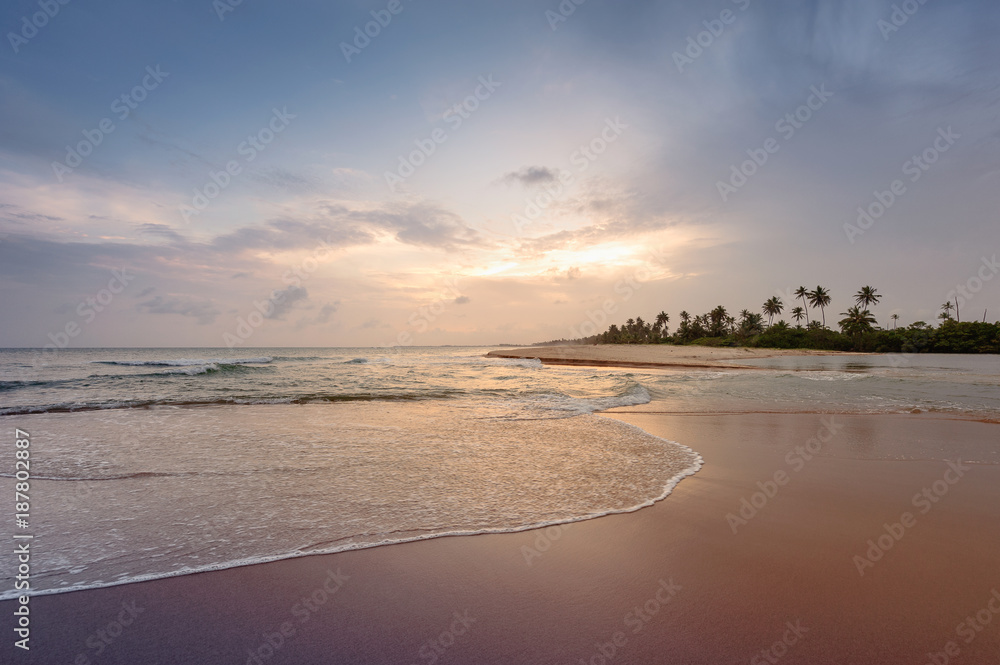 Fotografia do Stock: Pôr-do-sol na restinga do Mussulo, província de ...