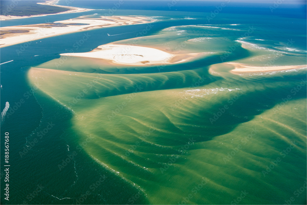 vue aérienne de bancs de sable sous-marins au Banc d'Arguin près d ...