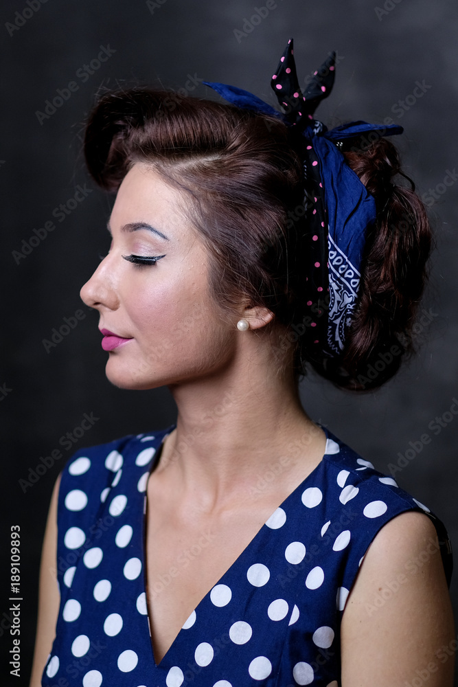 1950s Pin Up Girl Silhouette