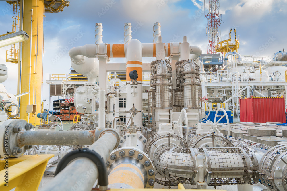 Fotka „Gas booster compressor in gas vapor recovery unit of offshore ...