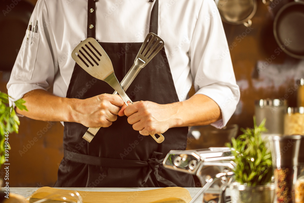 Chef Koch in der Küche Stock-Foto | Adobe Stock