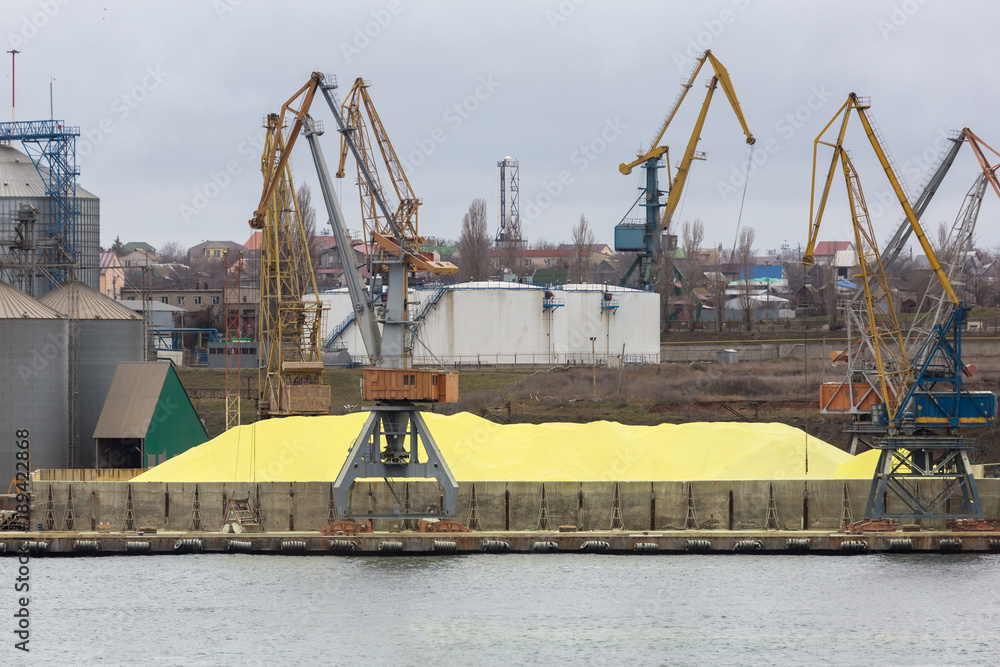 Huge stockpile of industrial sulfur that will be shipped around world ...