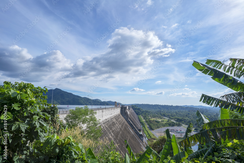 Beautiful Khun Dan Prakarn Chon Dam , the largest and longest roller ...