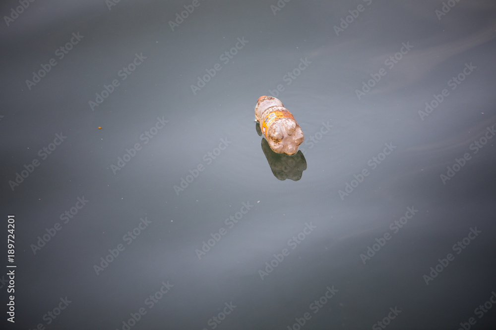 Floating debris on the water, polluting water resources, undermining ...