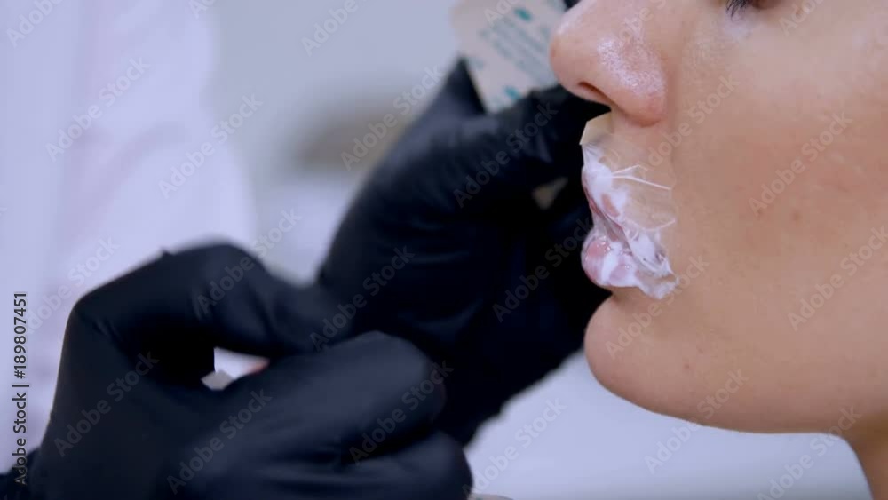 Vídeo do Stock: close-up, a cosmetology clinic, doctor applies ...