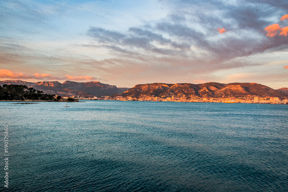 Vue sur la rade de Toulon depuis le Fort Balaguier à La Seyne-sur-Mer ...