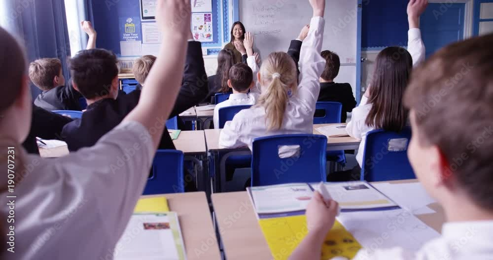 4k, Students in a classroom raising hands together vídeo do Stock ...