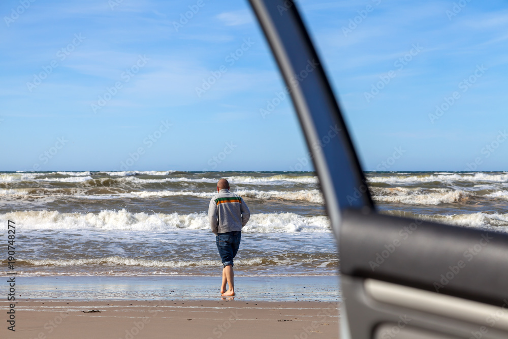 Mit dem Auto am Strand Stock Photo | Adobe Stock