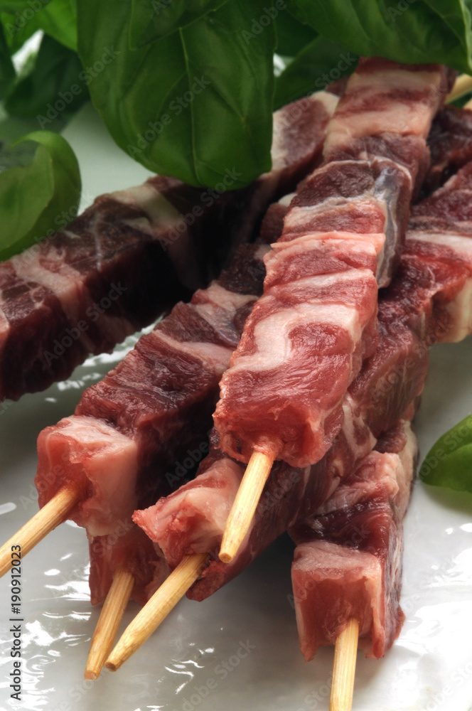 Foto de Arrosticini 아로스티치니 Assaditos Brochetas de oveja Cucina italiana ...