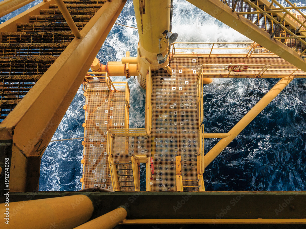 Offshore oil and gas platform at boat landing while the high wave in ...