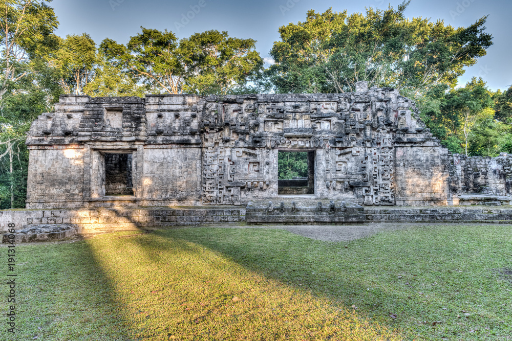 Chicanná ist eine Ruinenstätte der Maya im Rio-Bec-Stil Stock Photo ...