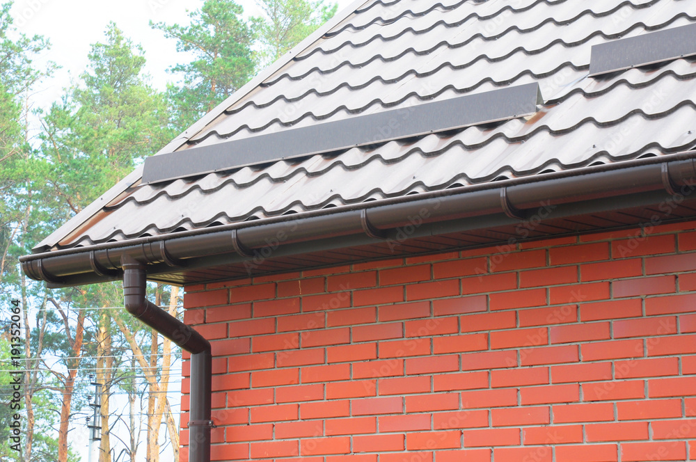 Metal roofing construction with rain gutter system and roof protection ...