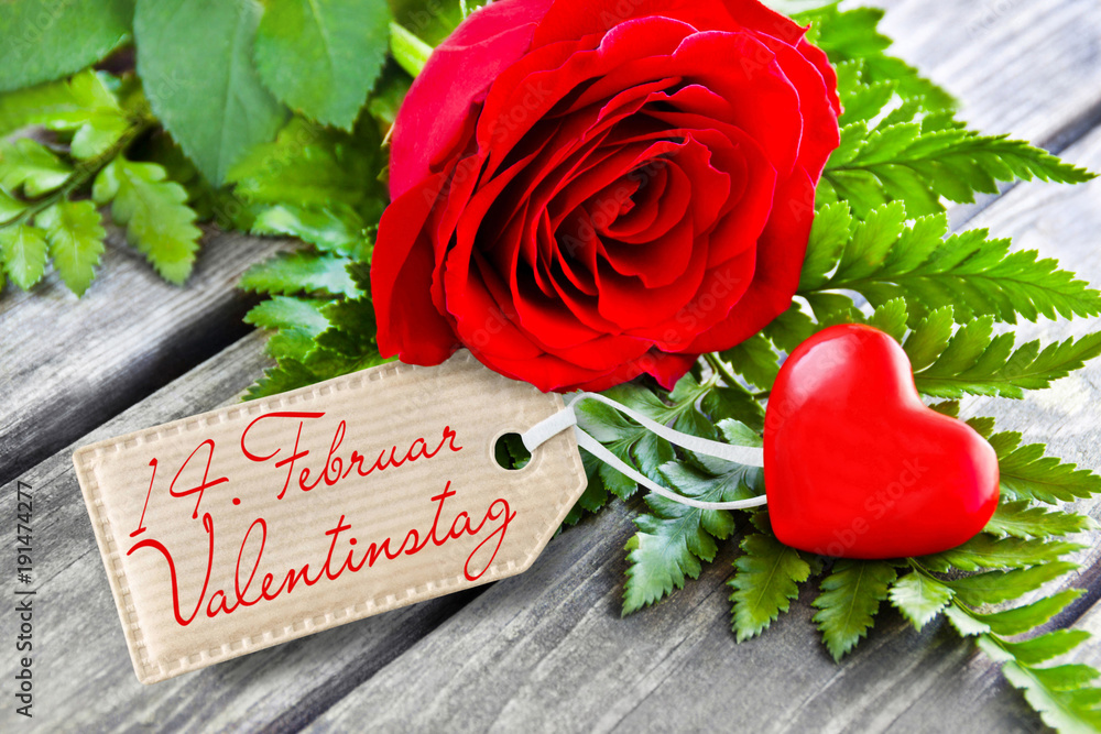 Valentinstag - Rosen und Herz Stock-Foto | Adobe Stock