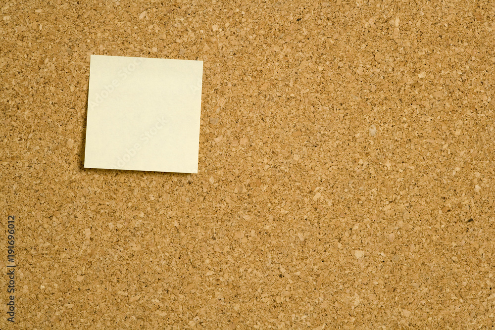 Cork notice board with a blank post it note Stock Photo | Adobe Stock