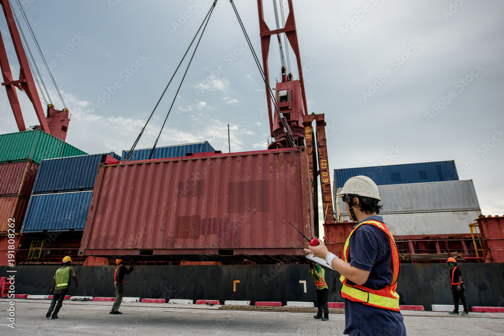 the operation control loading discharging carri on the container vessel ...