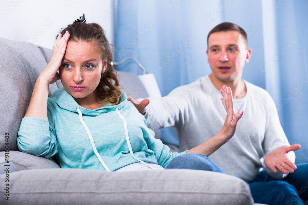 Poster Couple arguing at home – Wall Art | UkPosters