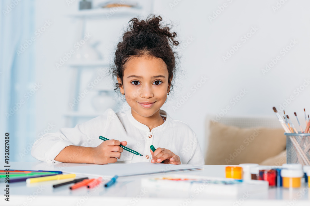 Zdjęcie Stock: adorable african american kid drawing with felt pens and ...