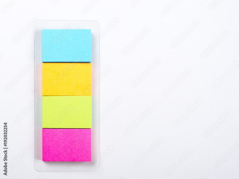 Postit Zettel auf weißen Hintergrund Stock Photo | Adobe Stock