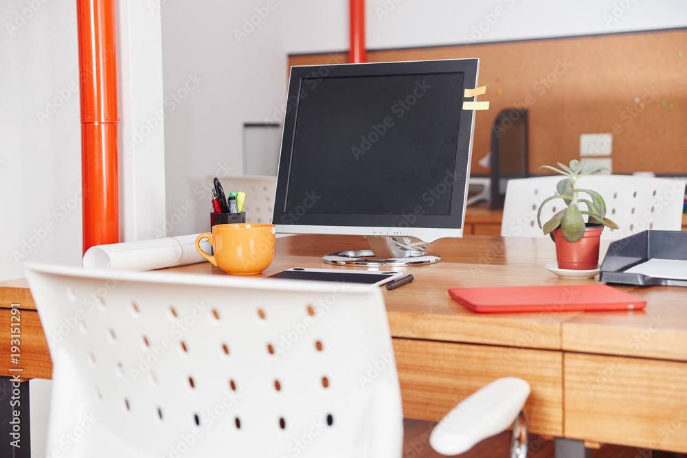 Computer Arbeitsplatz im Büro Stock Photo | Adobe Stock