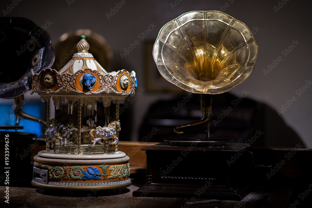 very beautiful detail music box and turntable speaker player, look ...