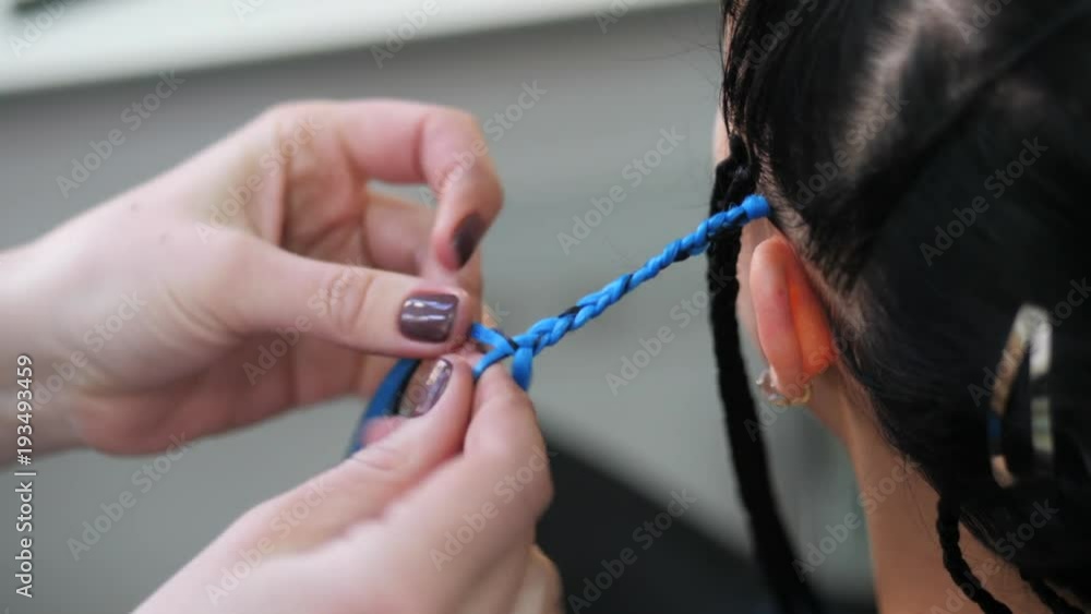 Video „Process of weaving African braid with kanekalon. Small African ...
