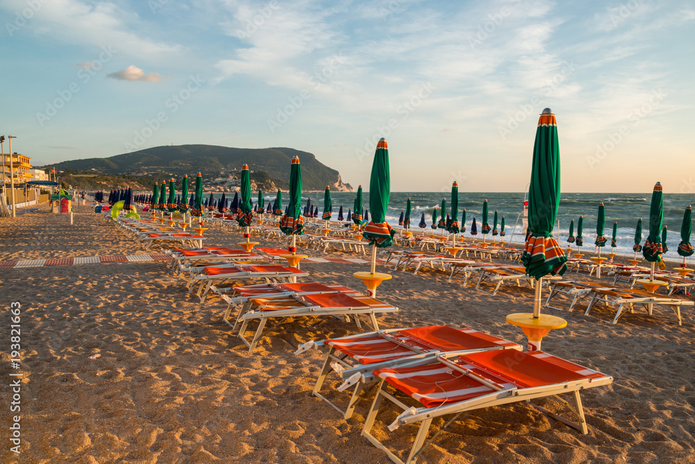 Alba sulla spiaggia di Marcelli di Numana, Ancona, Marche, Mare ...