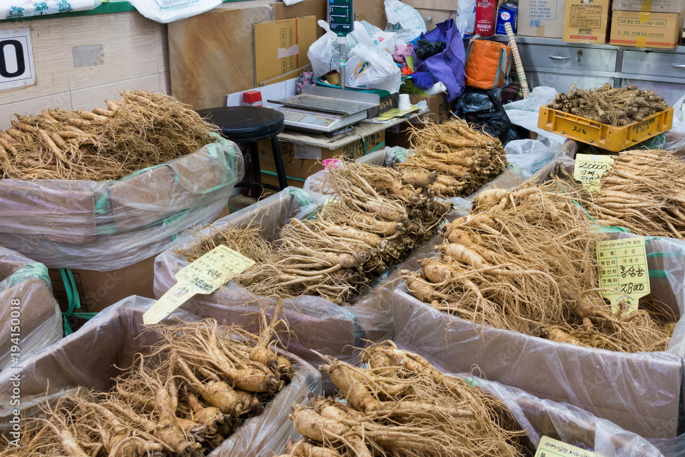 Ginseng Wurzeln auf dem Geumsan Ginseng Markt in Geumsan in Korea Stock ...