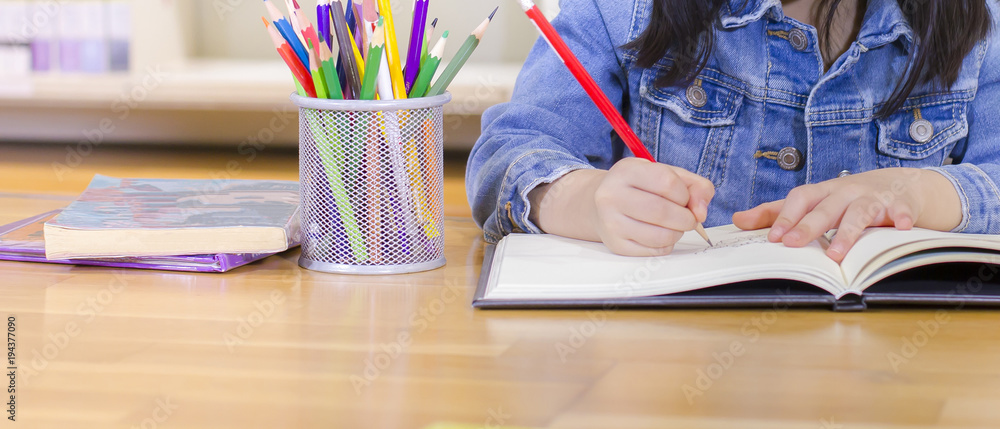 little girl writing paper, smiling cute child, Little girl painting in ...