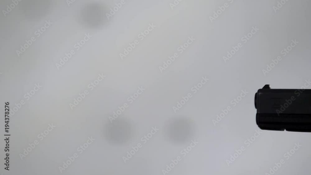 Vídeo do Stock: Close profile of man holding a 9 mm handgun, then takes ...