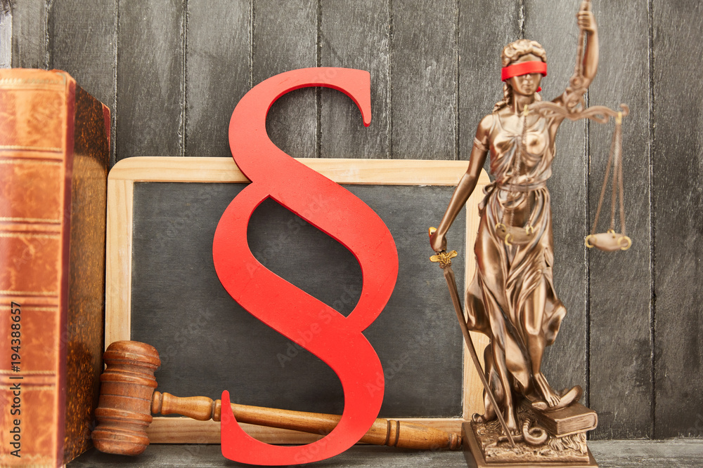 Recht Gesetz Justiz Konzept mit Symbolen Stock Photo | Adobe Stock