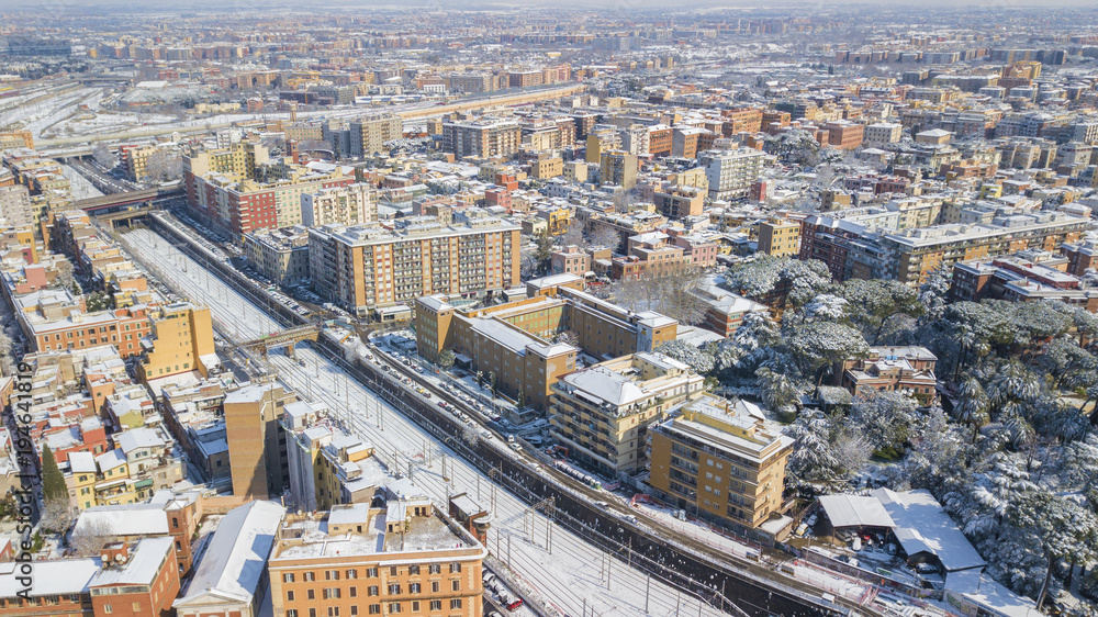 Foto de Aerial view of a group of buildings in the Tuscolana district ...