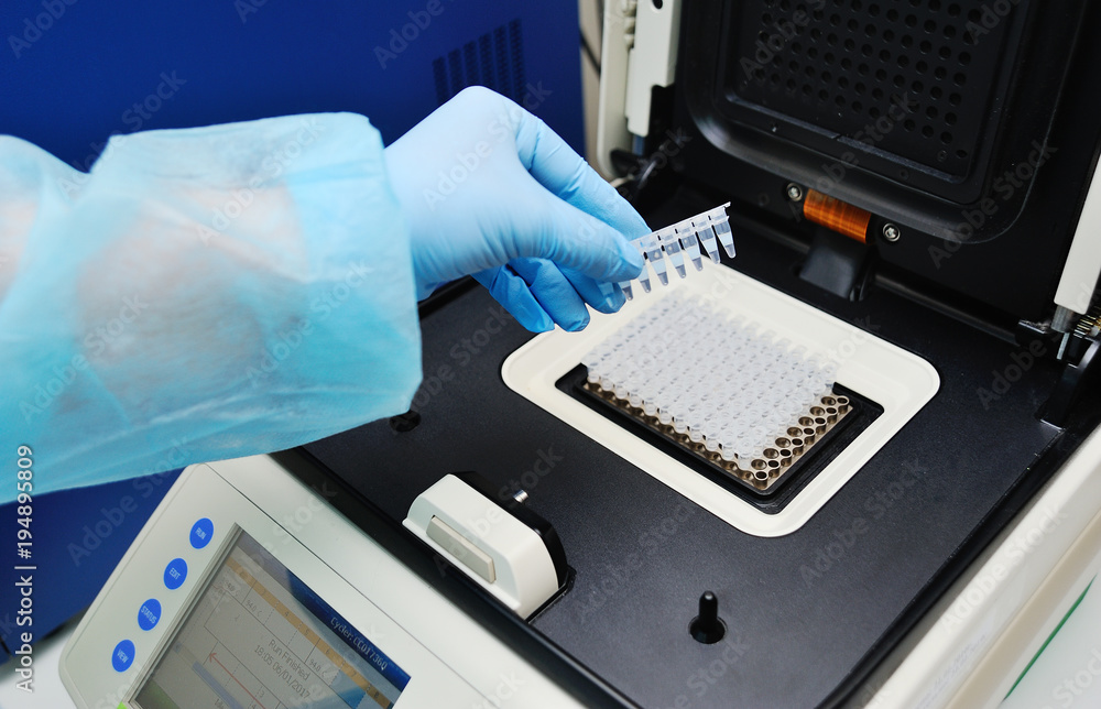 Stockfoto Thermocycler for DNA and PCR tests and analyzes against the ...