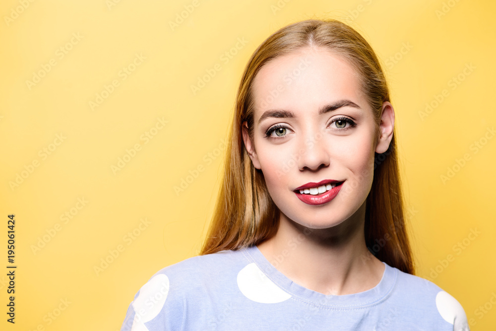 Beautiful Smiling Girl Stock-Fotos Und Bilder – GOMW