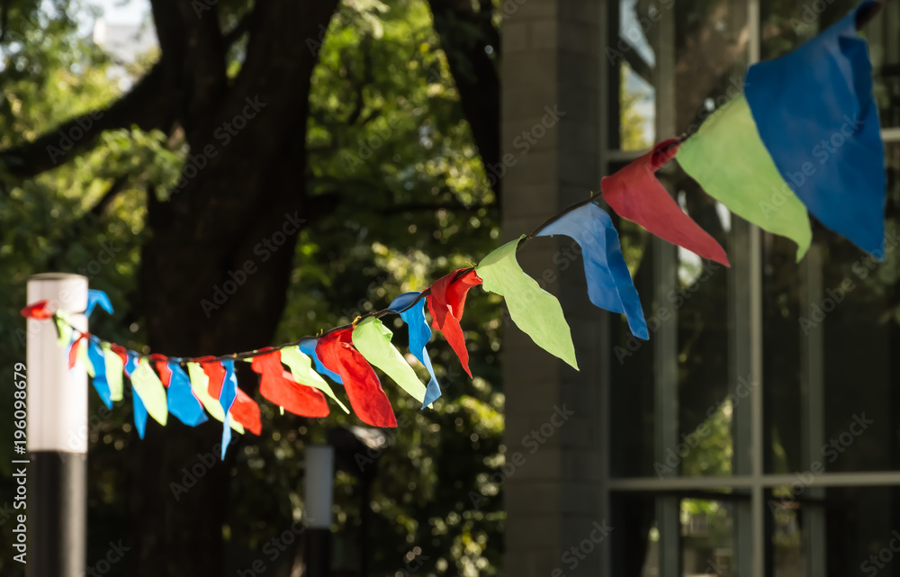 Foto de Banderines de colores colgados en los postes do Stock | Adobe Stock